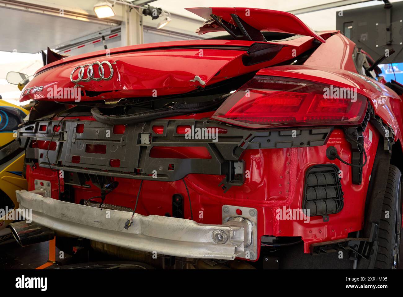 Fahrzeugreparatur hi-res stock photography and images - Alamy