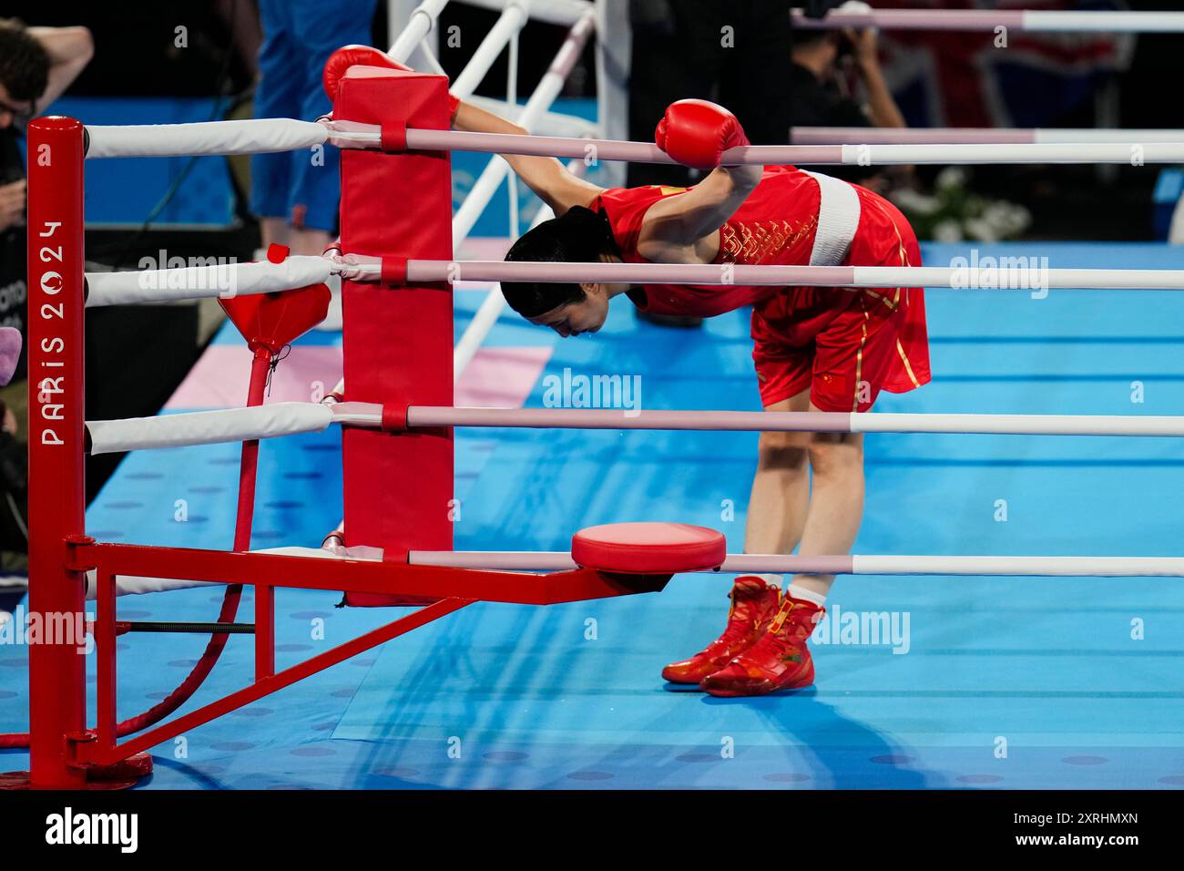 China's Li Qian prepares for a fight with Panama's Atheyna Bylon in ...