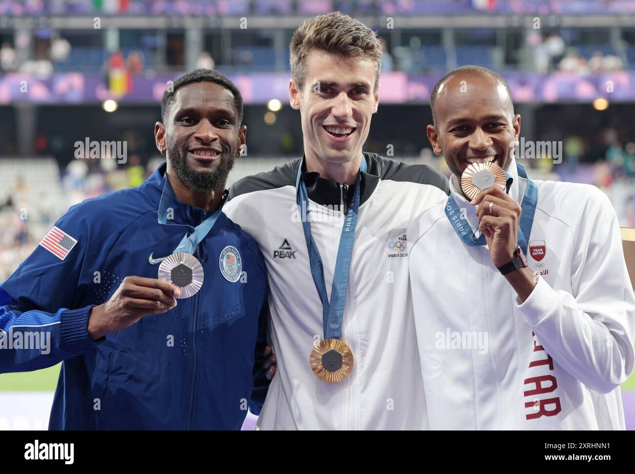 Paris, France. 10th Aug, 2024. Men's high jump gold medalist Hamish Kerr of New Zealand (C ...
