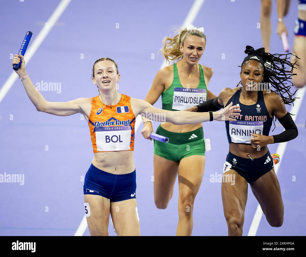 PARIS - Femke Bol in action in the 4 x 400m relay (w) of athletics ...