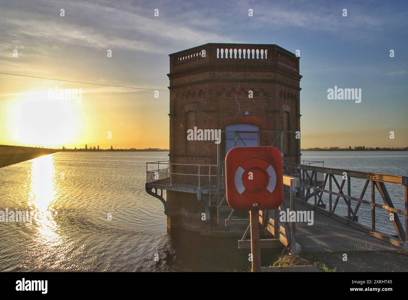 Staines reservoir hi-res stock photography and images - Alamy