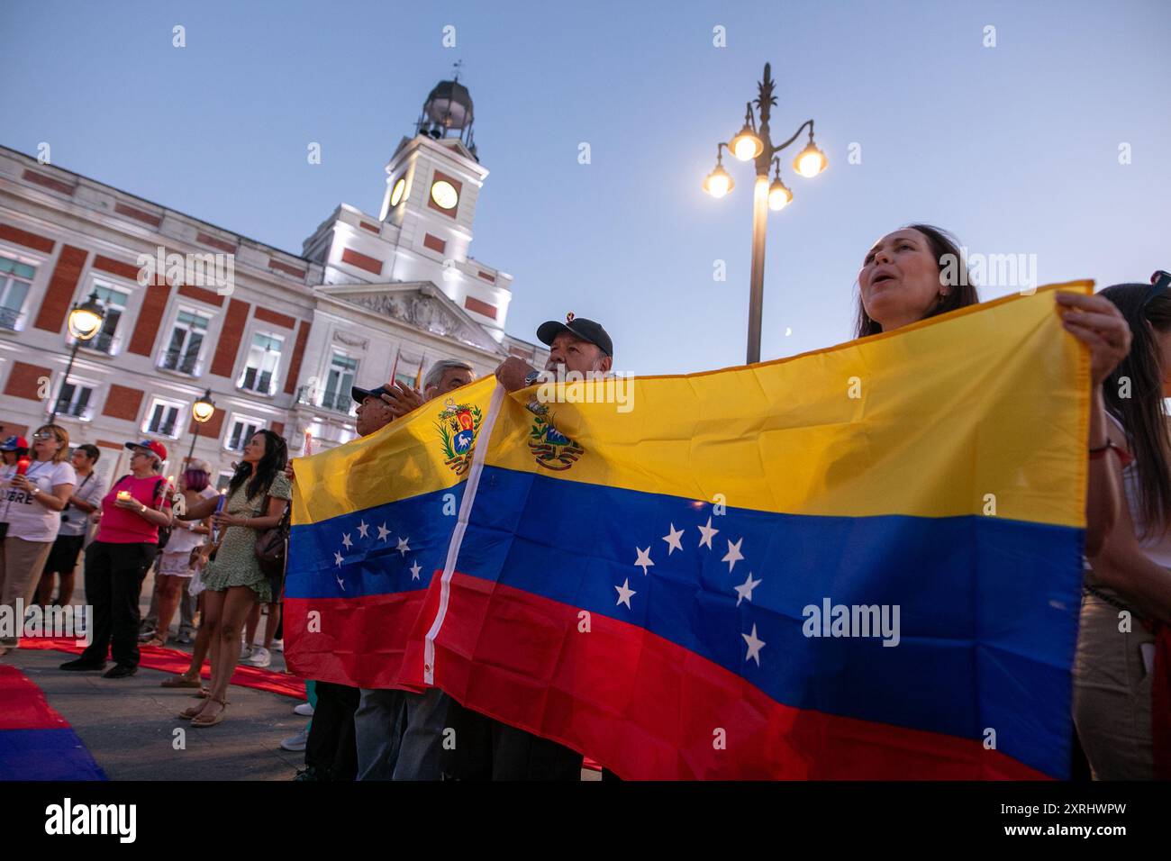 Venezuelan residents in Madrid celebrated this afternoon a candle ...