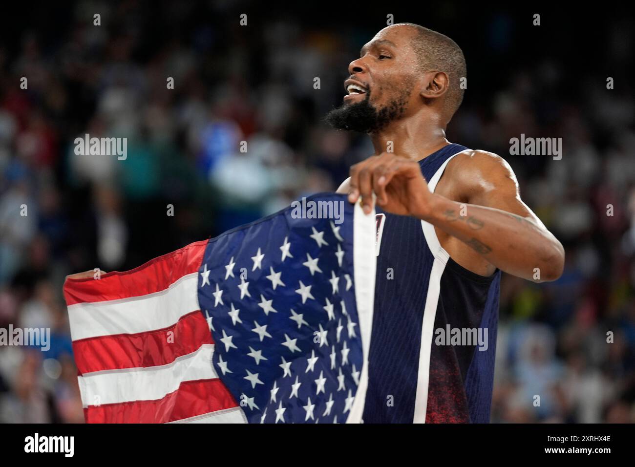 United States' Kevin Durant (7) celebrates after beating France to win ...
