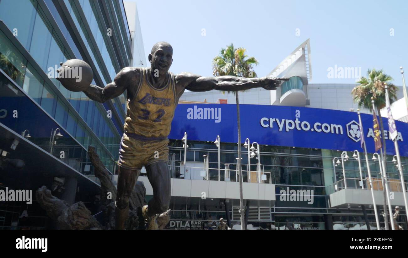 Statue magic johnson lakers hi-res stock photography and images - Alamy