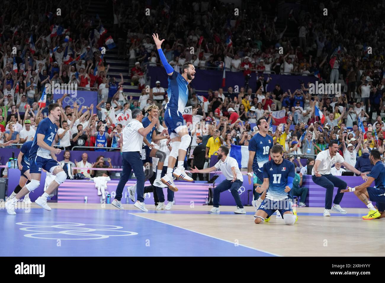 Paris, France. 10th Aug, 2024. Players of team France celebrate after ...