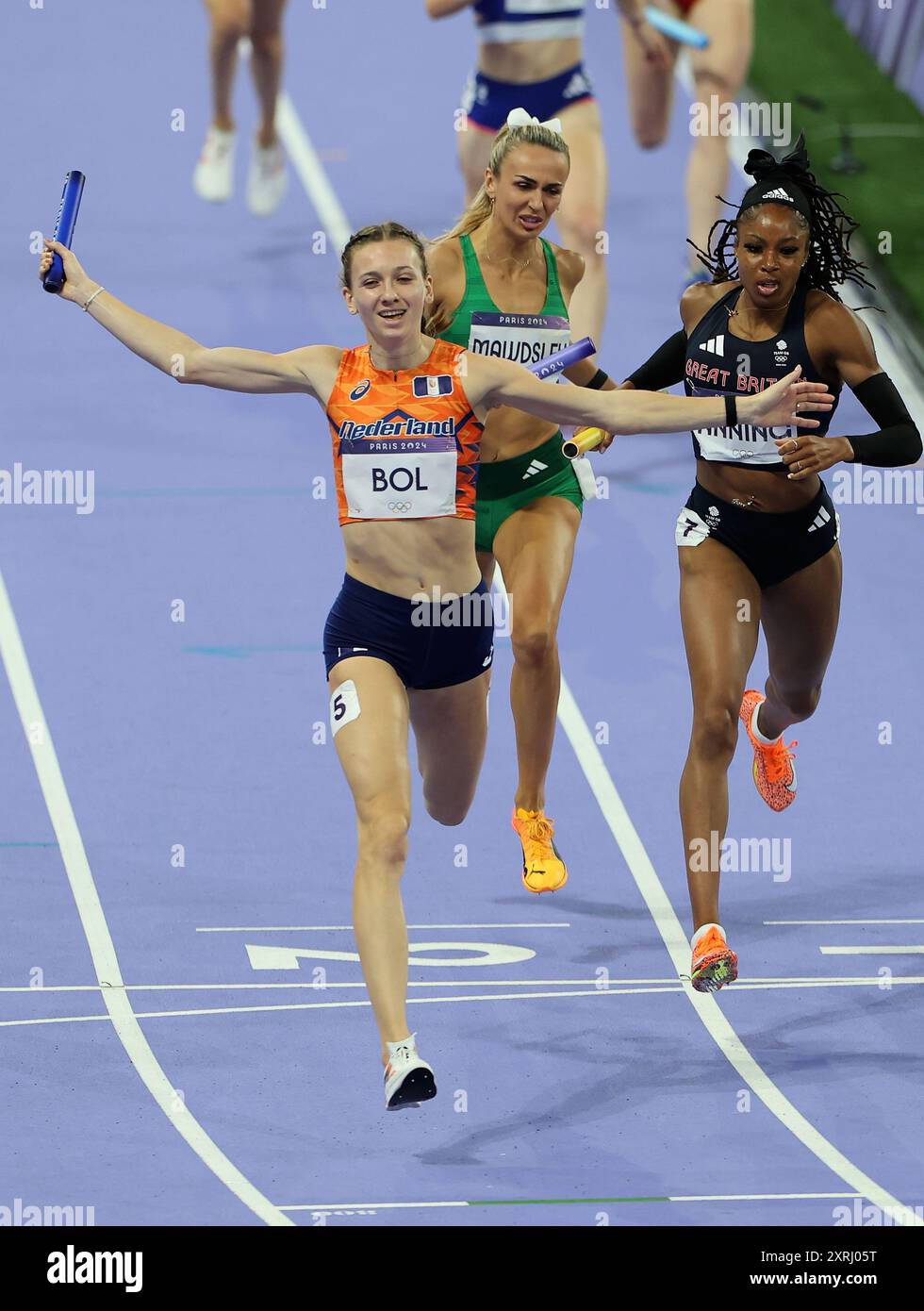 Paris, France. 10th Aug, 2024. Femke Bol (front) of team the Netherlands reacts after the women ...