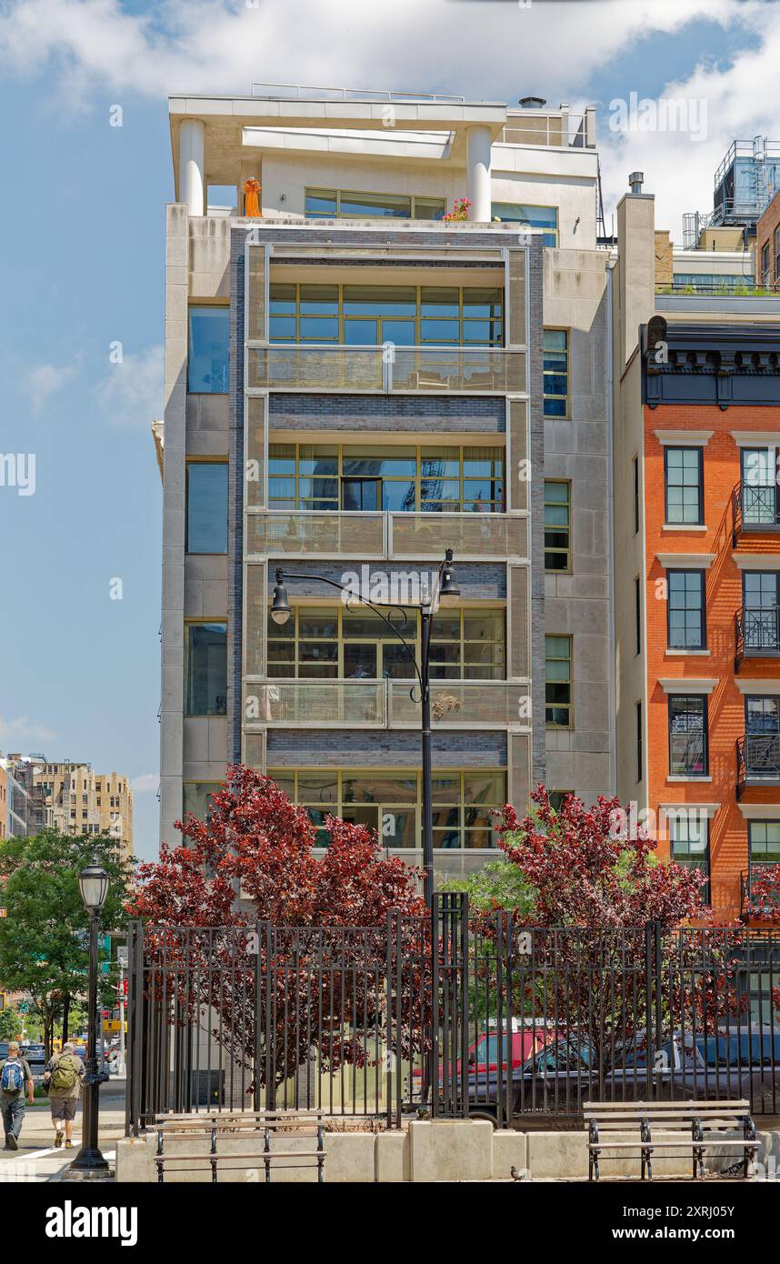 The six story brick and stone condo at 48 Laight Street replaces a 1938 ...
