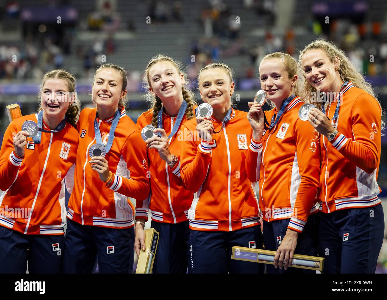 PARIS - Myrte van der Schoot, Eveline Saalberg, Femke Bol, Lisanne de ...