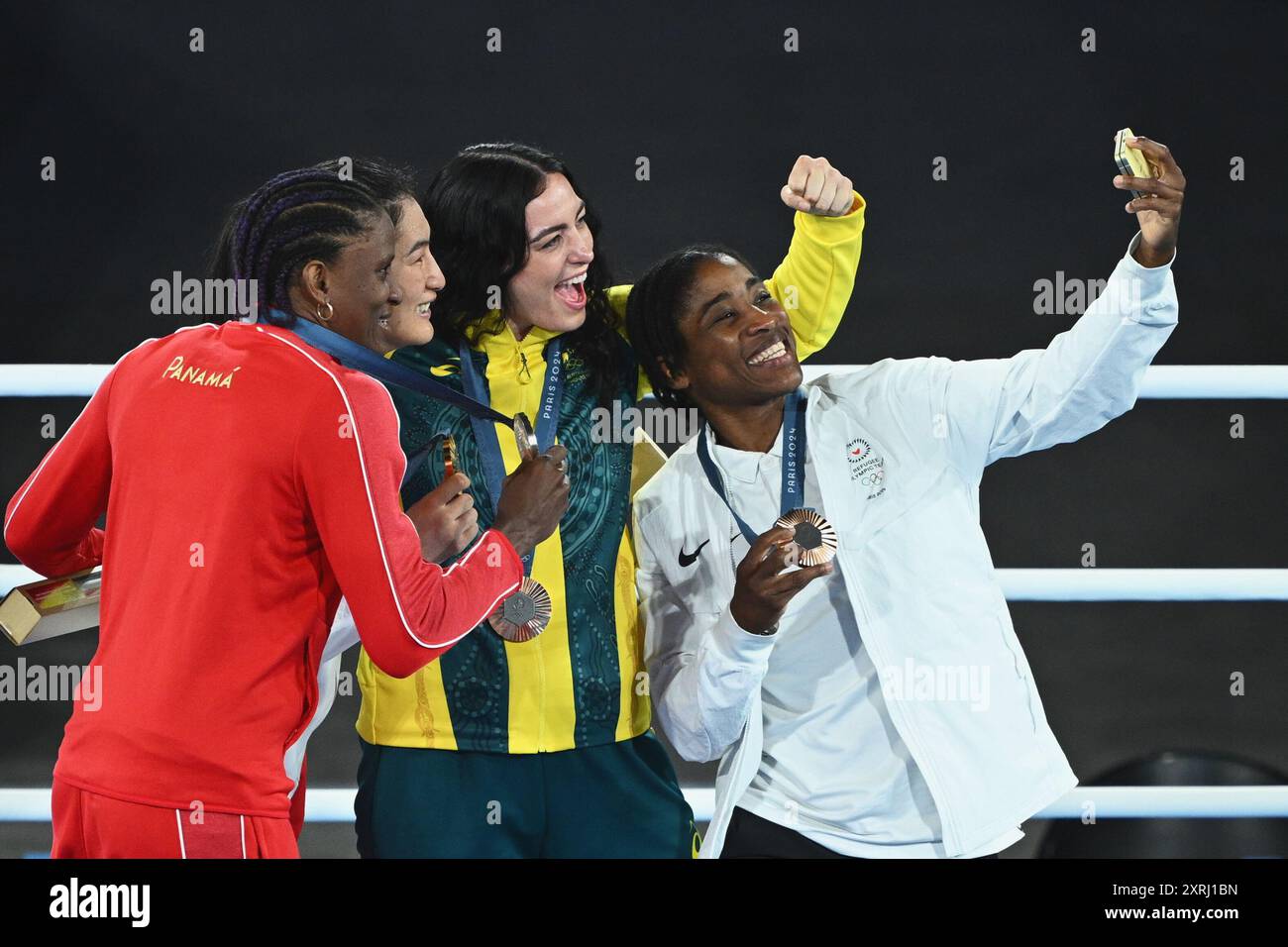 (L-R) Silver Medallist boxer Panamanian boxer Atheyna Bibeichi Bylon ...