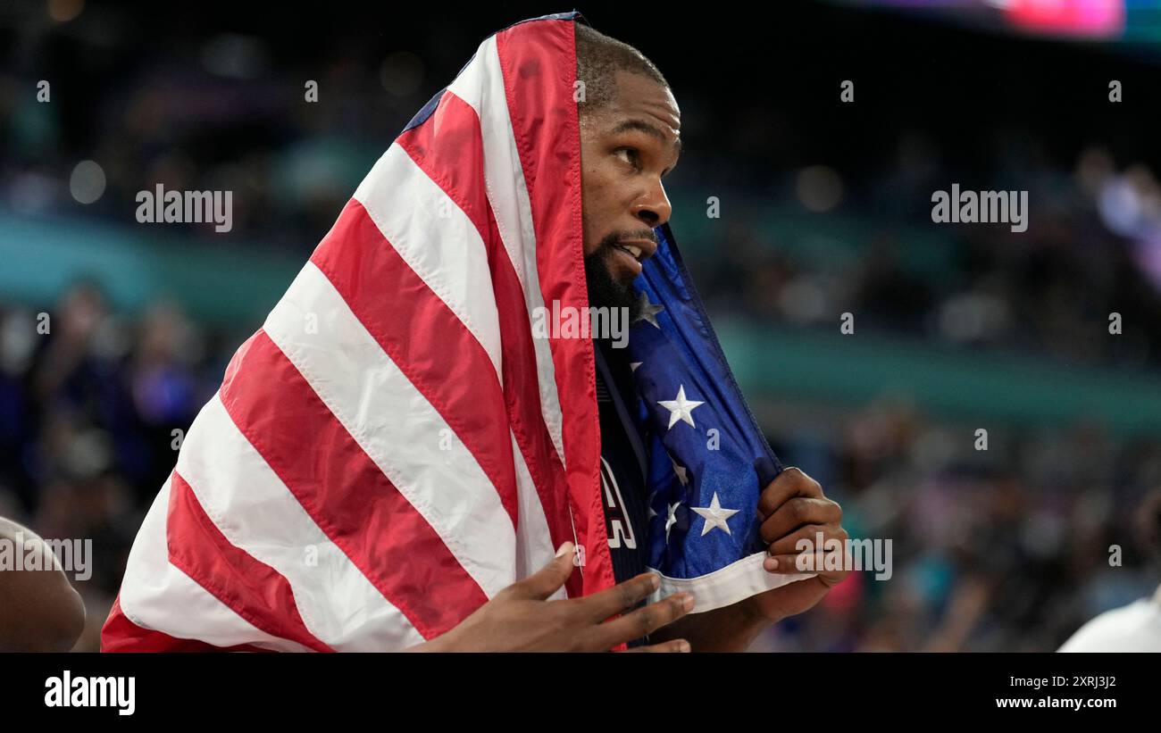 United States' Kevin Durant (7) celebrates after beating France to win ...