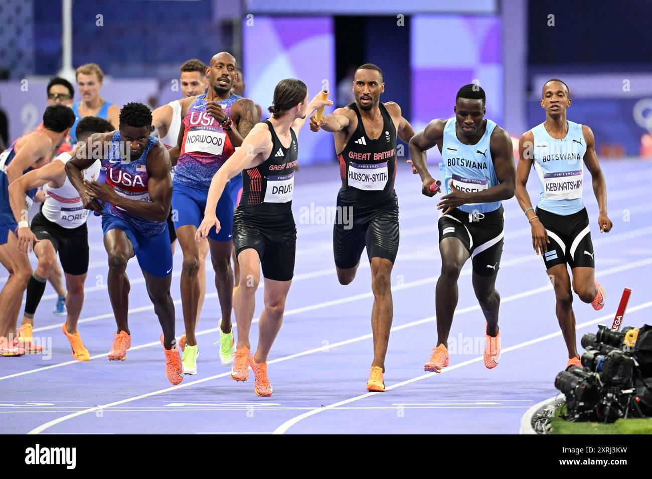 Mens 4x400 hi-res stock photography and images - Alamy