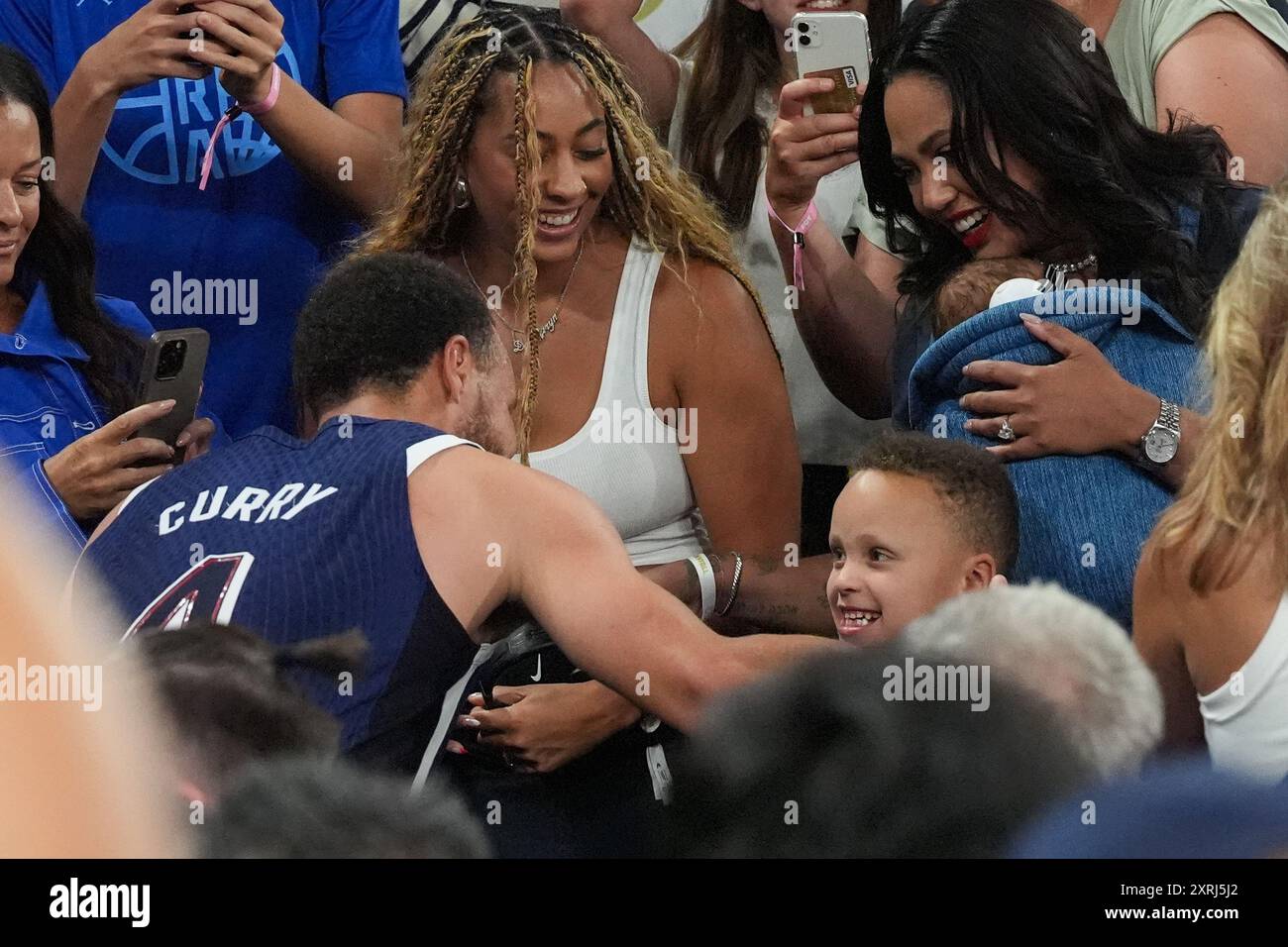 Paris, France. 10th Aug, 2024. Stephen Curry of the USA (4) celebrates ...