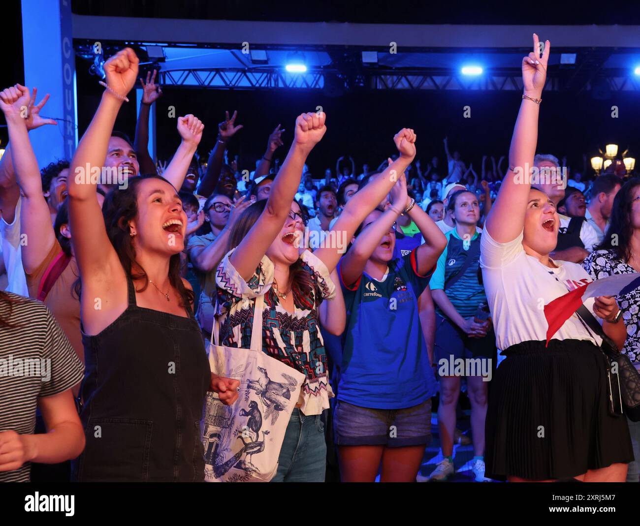 Fan zone paris hi-res stock photography and images - Alamy