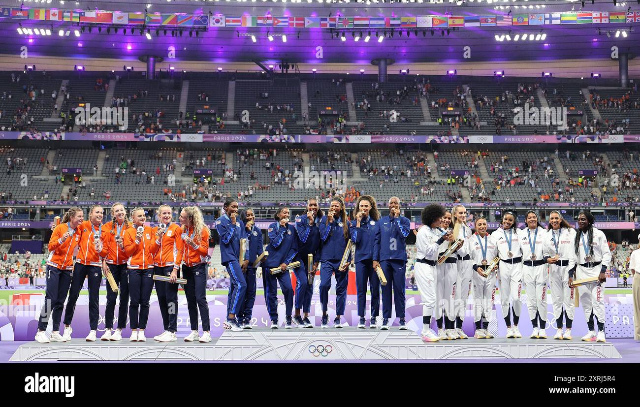 Paris, France. 10th Aug, 2024. Gold medalists team USA (C), silver medalists team the ...