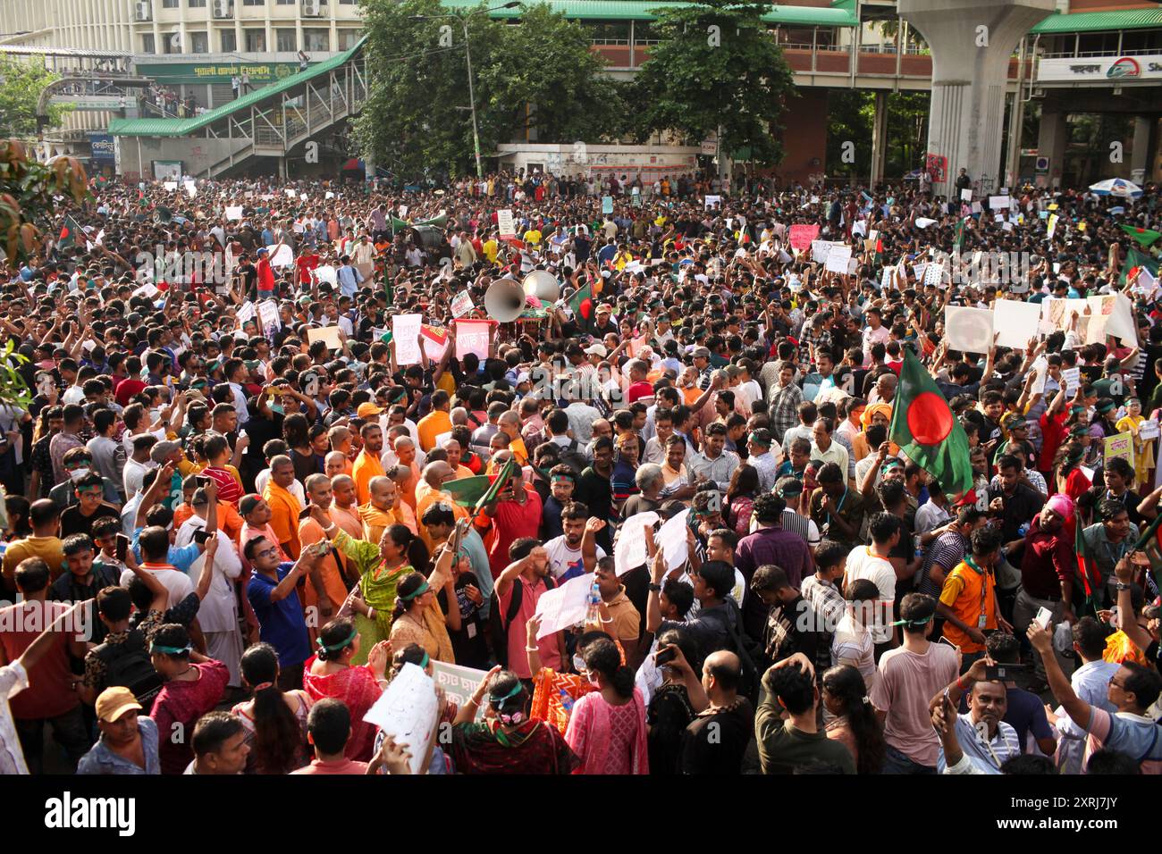Dhaka, Dhaka, Bangladesh. 10th Aug, 2024. Bangladeshi Hindus are ...