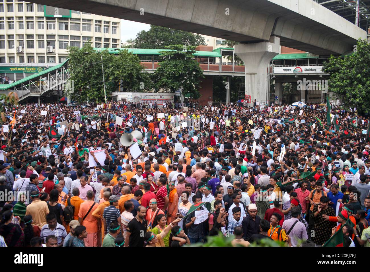 Dhaka, Dhaka, Bangladesh. 10th Aug, 2024. Bangladeshi Hindus are ...