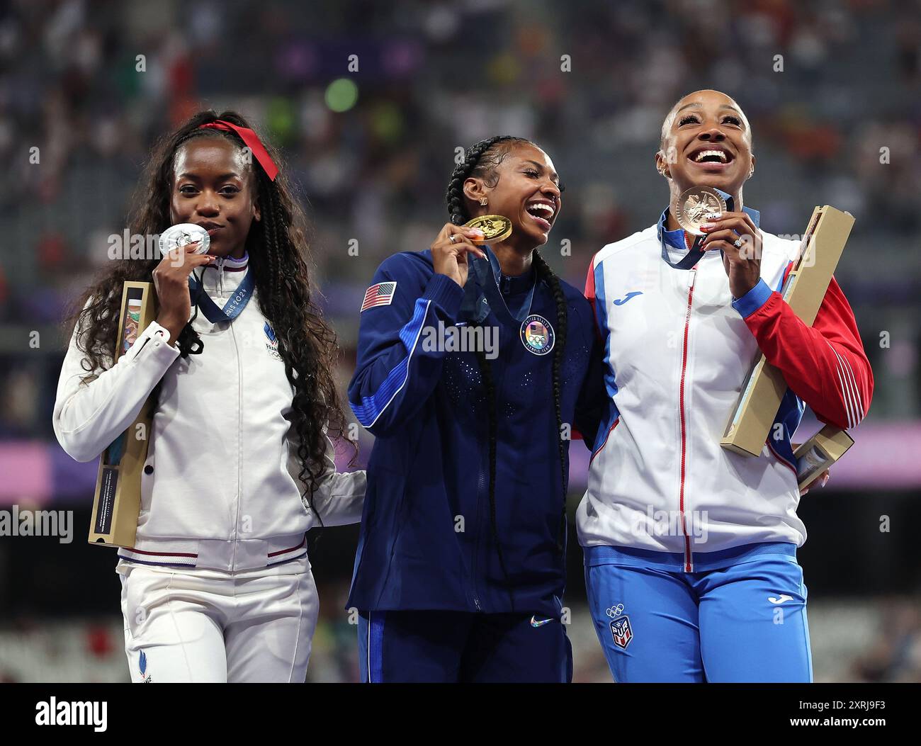 (240810) -- PARIS, Aug. 10, 2024 (Xinhua) -- Gold medalist Masai ...