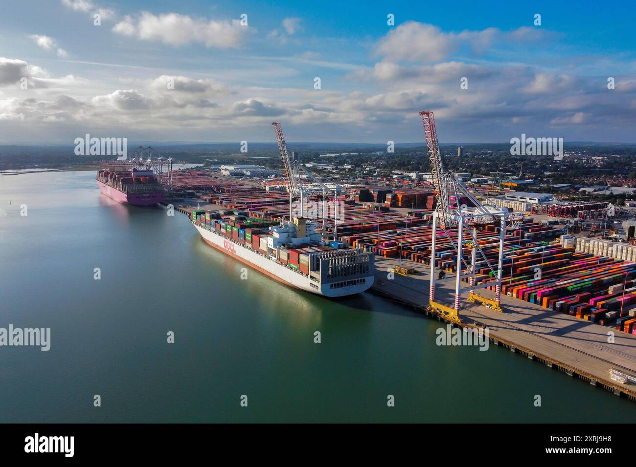 Aerial view of ships general merchant shipping hi-res stock photography ...