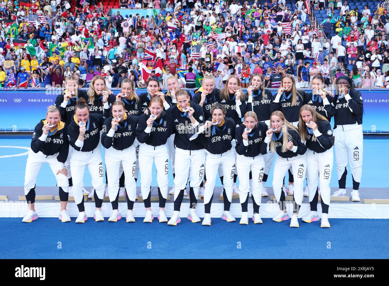 Paris, France. 10th Aug, 2024. Germany team group (GER) Football/Soccer : Women's Medal Ceremony ...