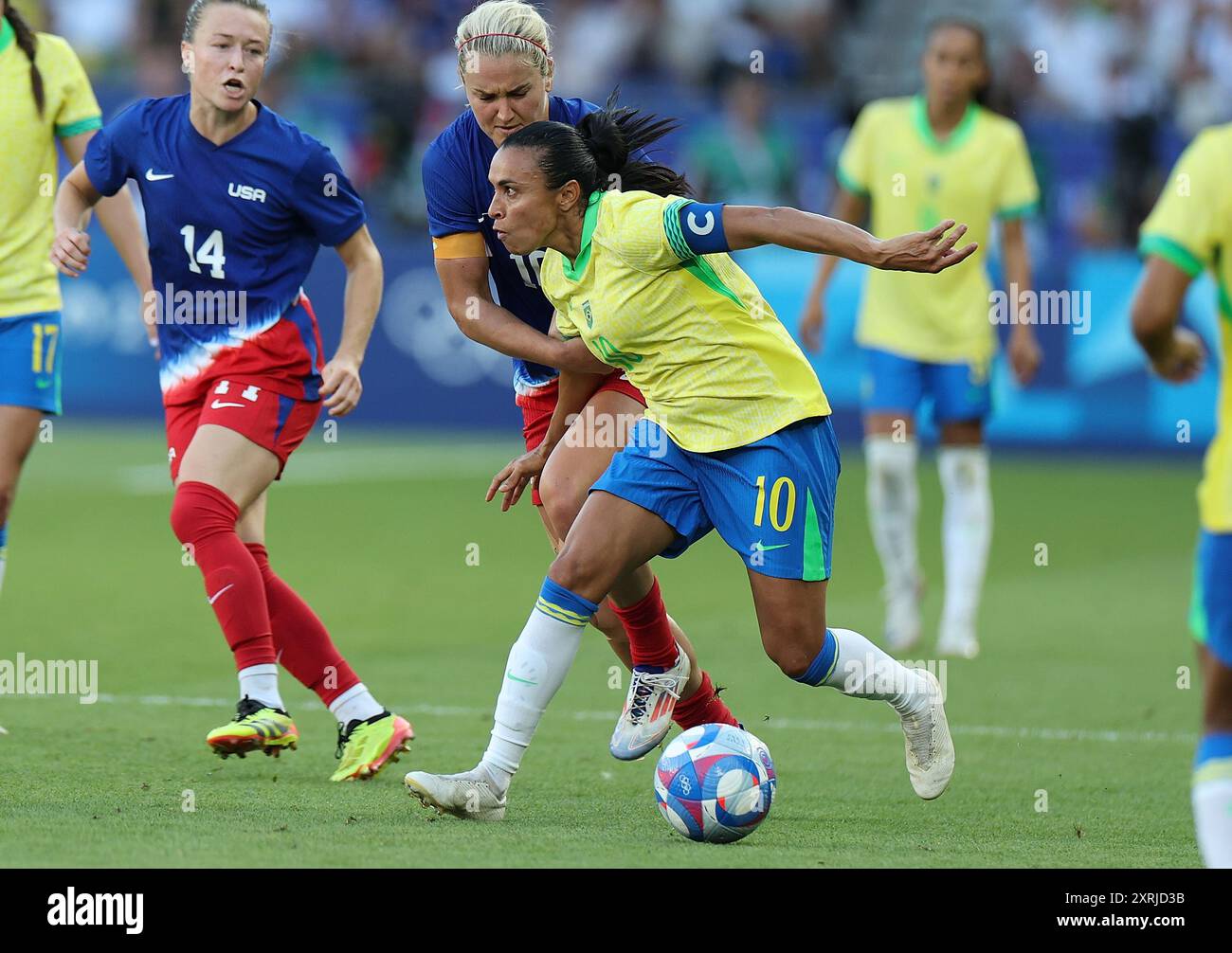 Paris, France. 10th Aug, 2024. Marta (front) of team Brazil competes ...