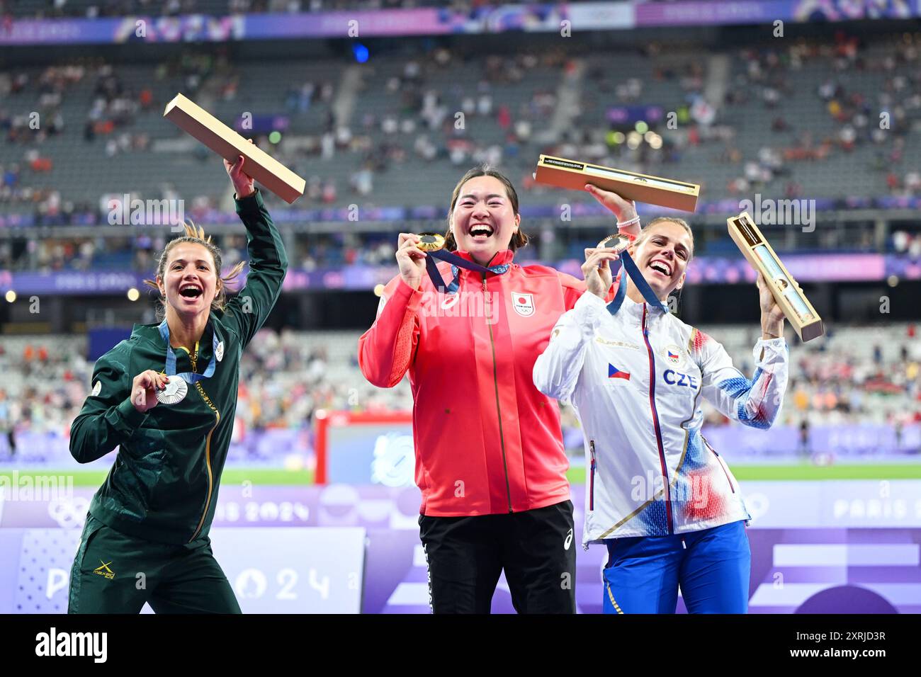 Saint-Denis, France. Credit: MATSUO. 10th Aug, 2024. (L-R) van DYK Jo-Ane (RSA), Haruka ...