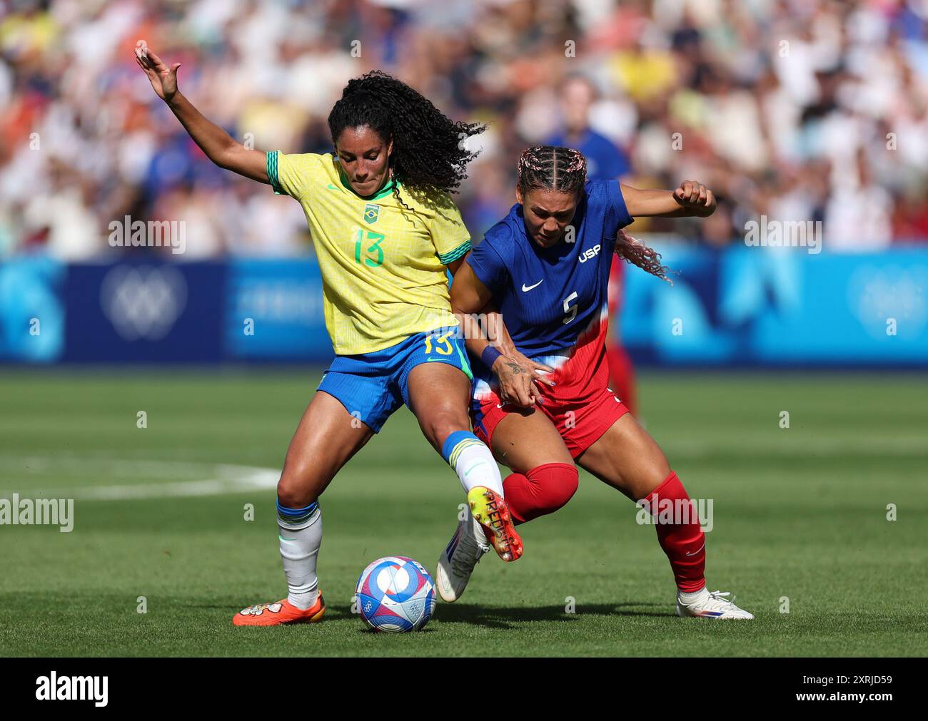Paris, France. 10th Aug, 2024. Yasmim (L) of team Brazil and Trinity ...