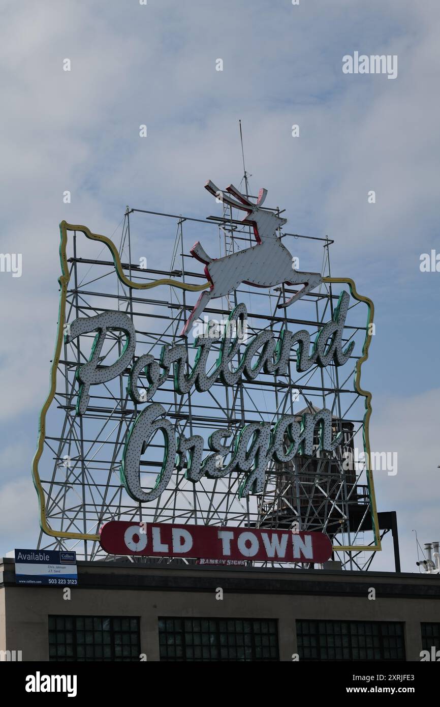 Portland oregon white stag sign hi-res stock photography and images - Alamy