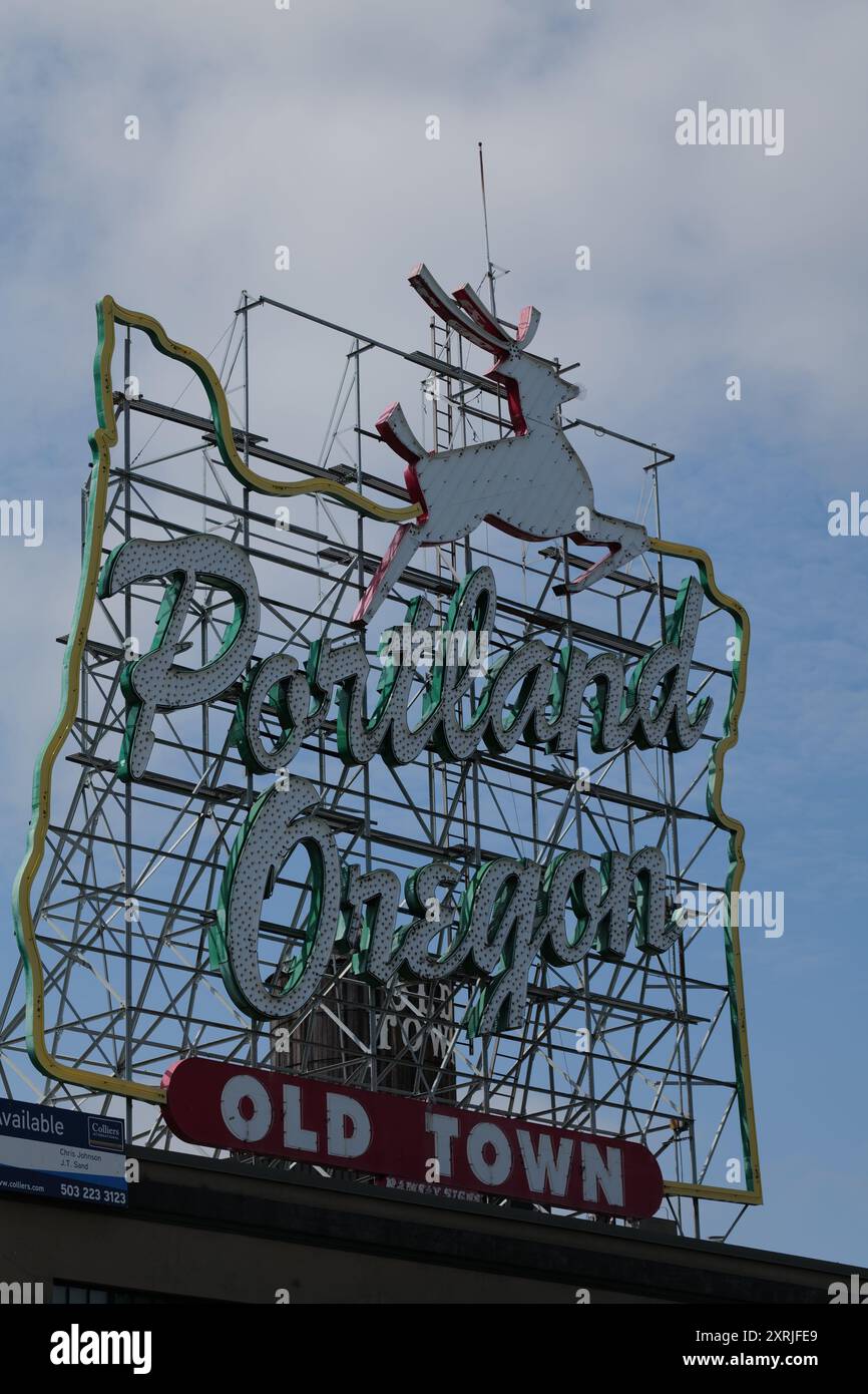 Portland oregon white stag sign hi-res stock photography and images - Alamy