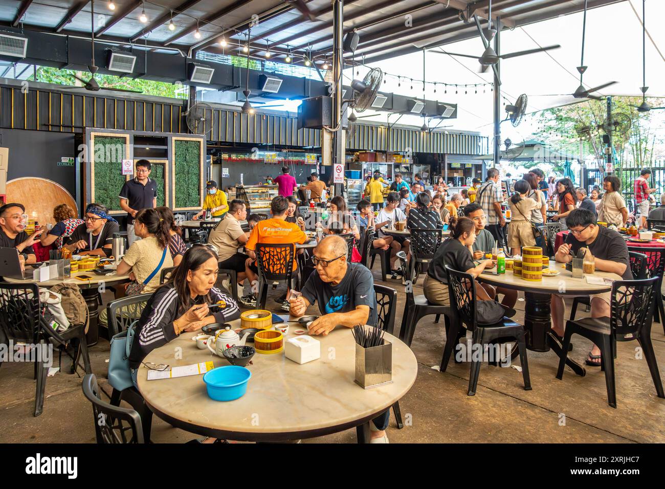 The Fu Er Dai restaurant in George Town, Penang, Malaysia is busy with ...