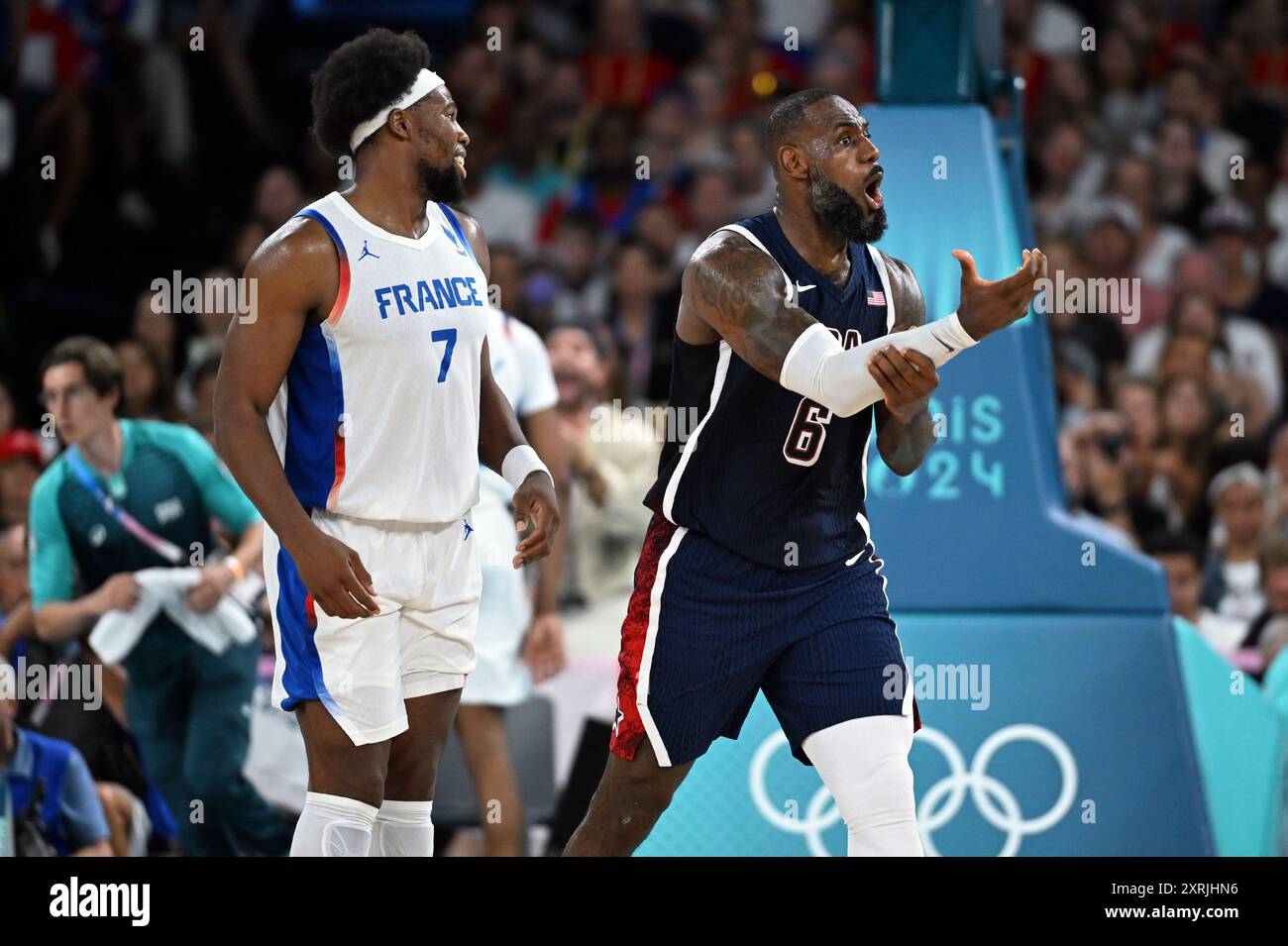 Lebron james olympics gold medal hi-res stock photography and images ...