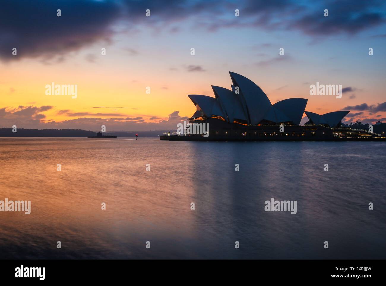 Sydney. 11th Aug, 2024. This photo taken on Aug. 11, 2024 shows a dawn ...