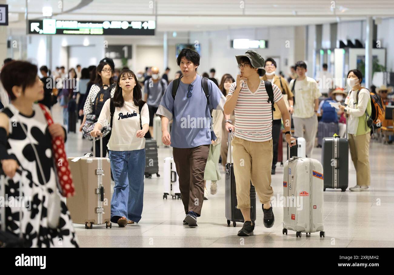 New Chitose Airport is crowded with passengers in Chitose City ...