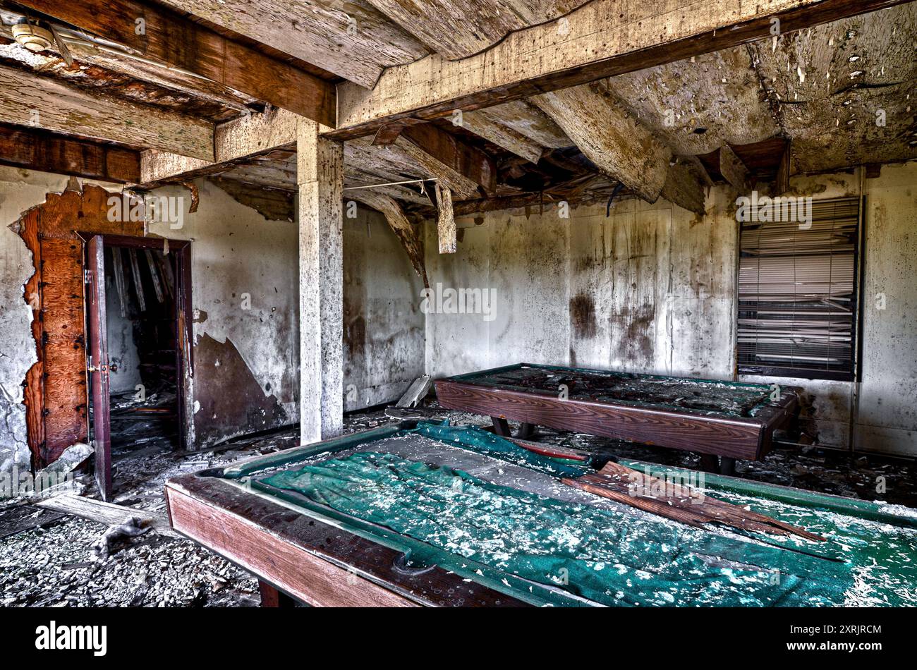 An old dilapidated pool table hi-res stock photography and images - Alamy