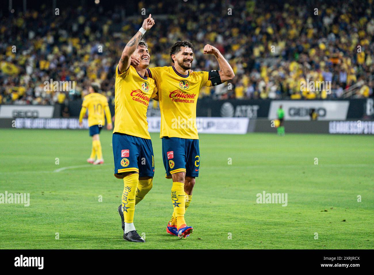 América defender Cristian Calderón (18) celebrates with forward Henry ...