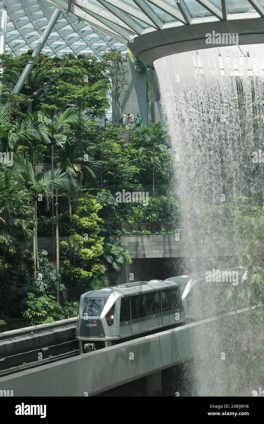 Singapore Changi International Airport’s icon Jewel waterfall and ...