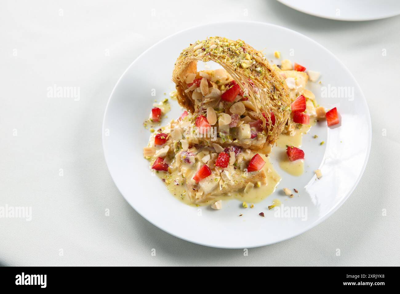 Popular Arabic Sweet Othmaliye Bil - Kishta - Crunchy Outside With ...