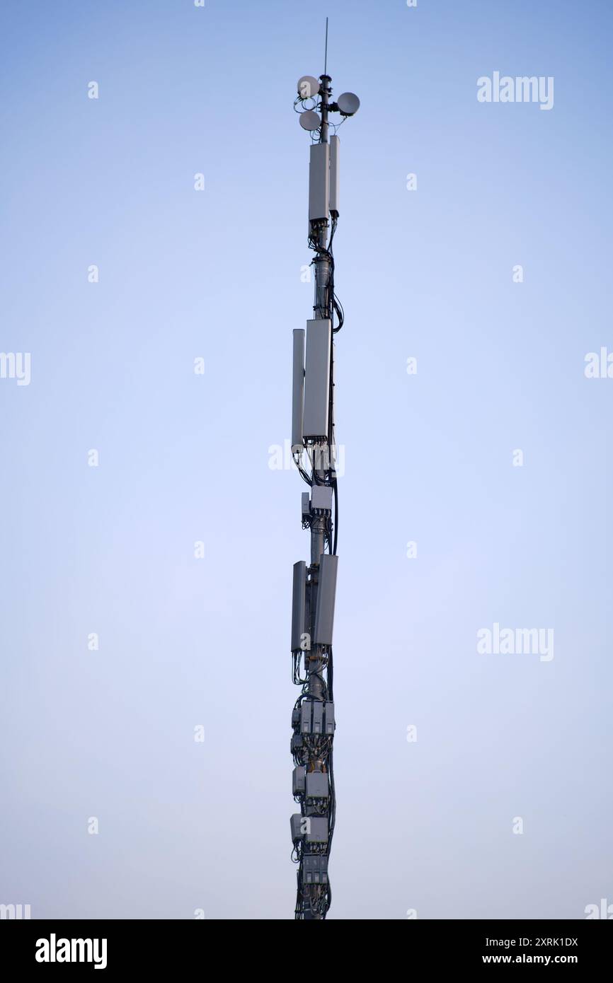 Cell tower antenna installation hi-res stock photography and images - Alamy