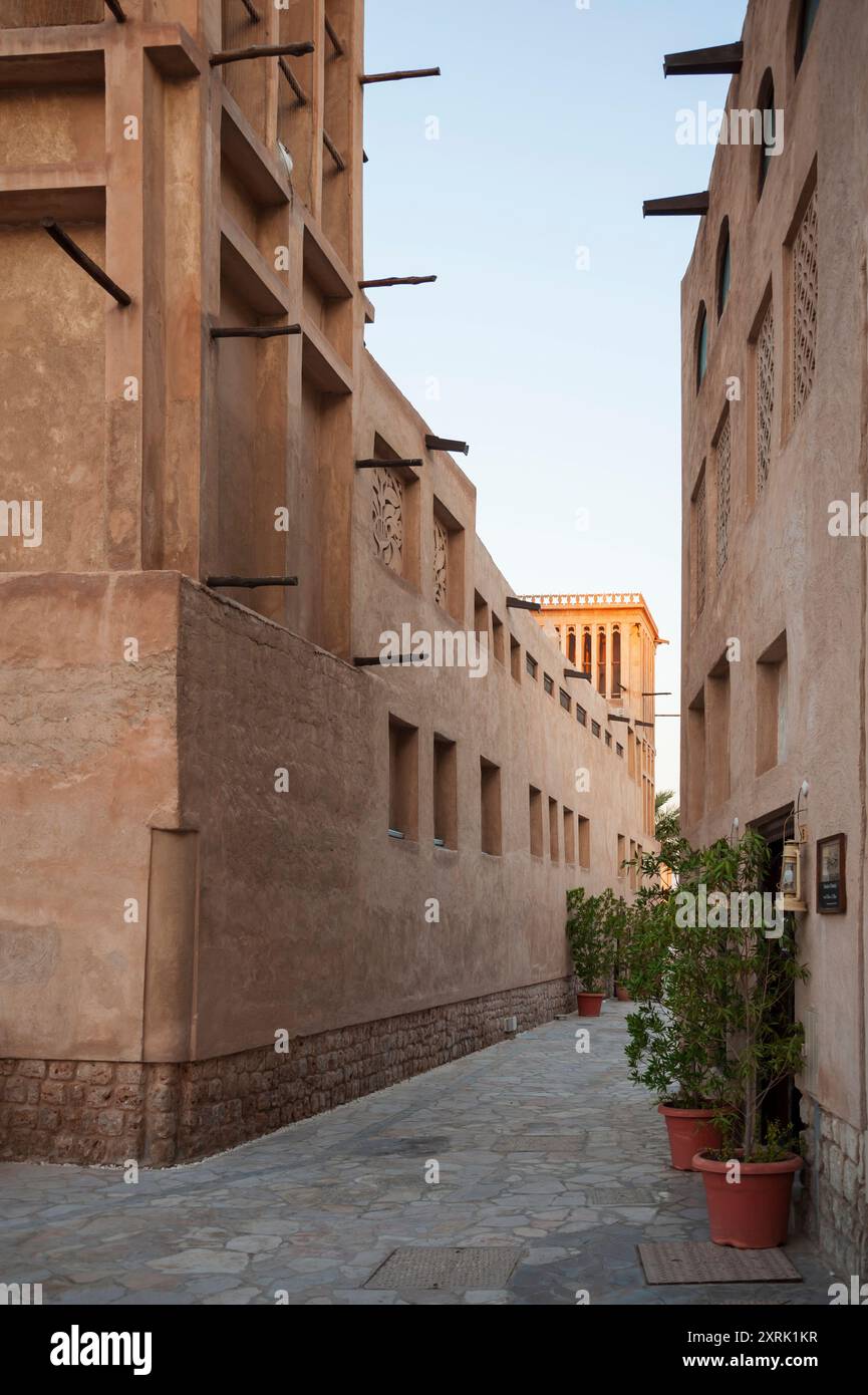 Narrow alley in historic Souk Bastakia, now Al Fahidi Historical ...