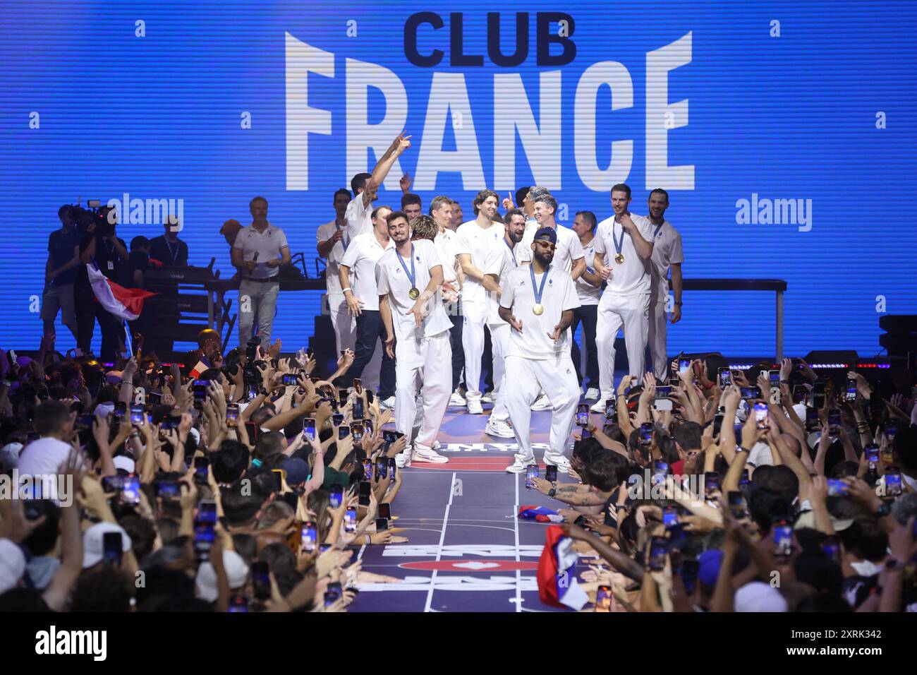 Paris, France. 11th Aug, 2024. French Volleyball Team celebrate their ...