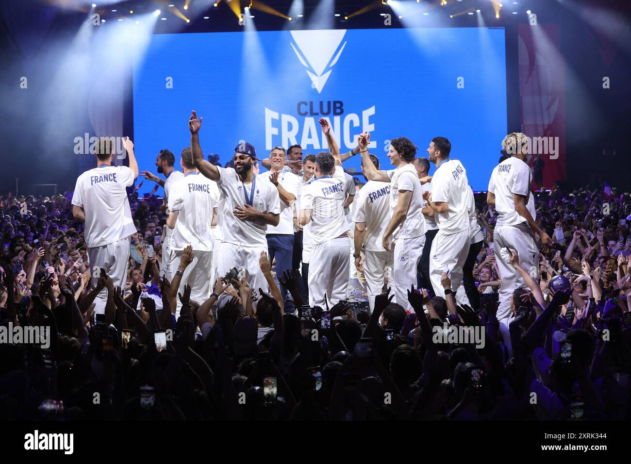 Paris, France. 11th Aug, 2024. French Volleyball Team celebrate their ...