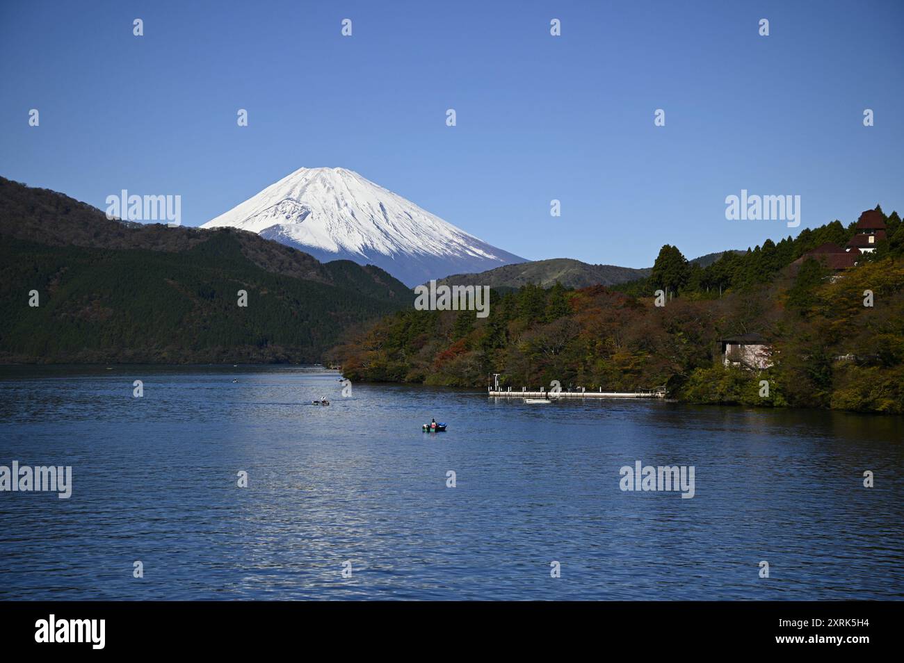 Landscape with scenic view of Mount Fuji as seen from Ashinoko Lake in ...