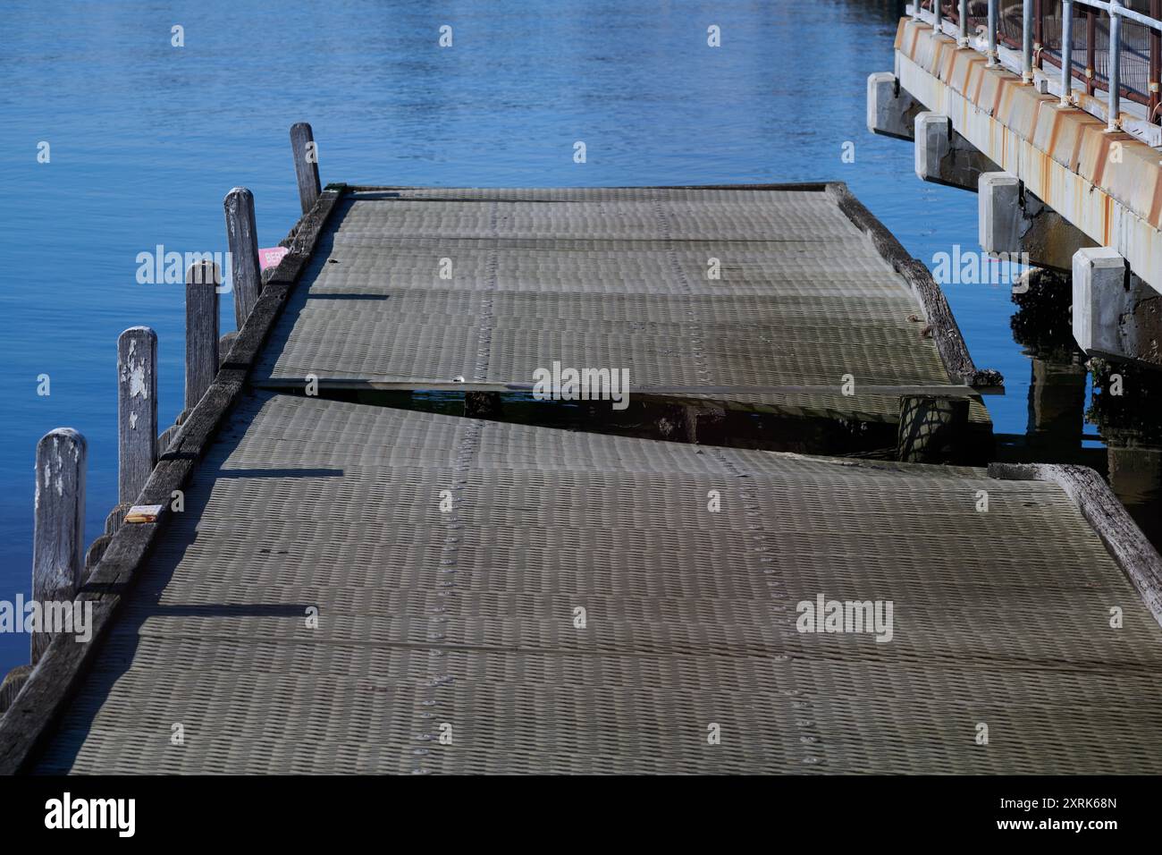 Decaying pier supports hi-res stock photography and images - Alamy