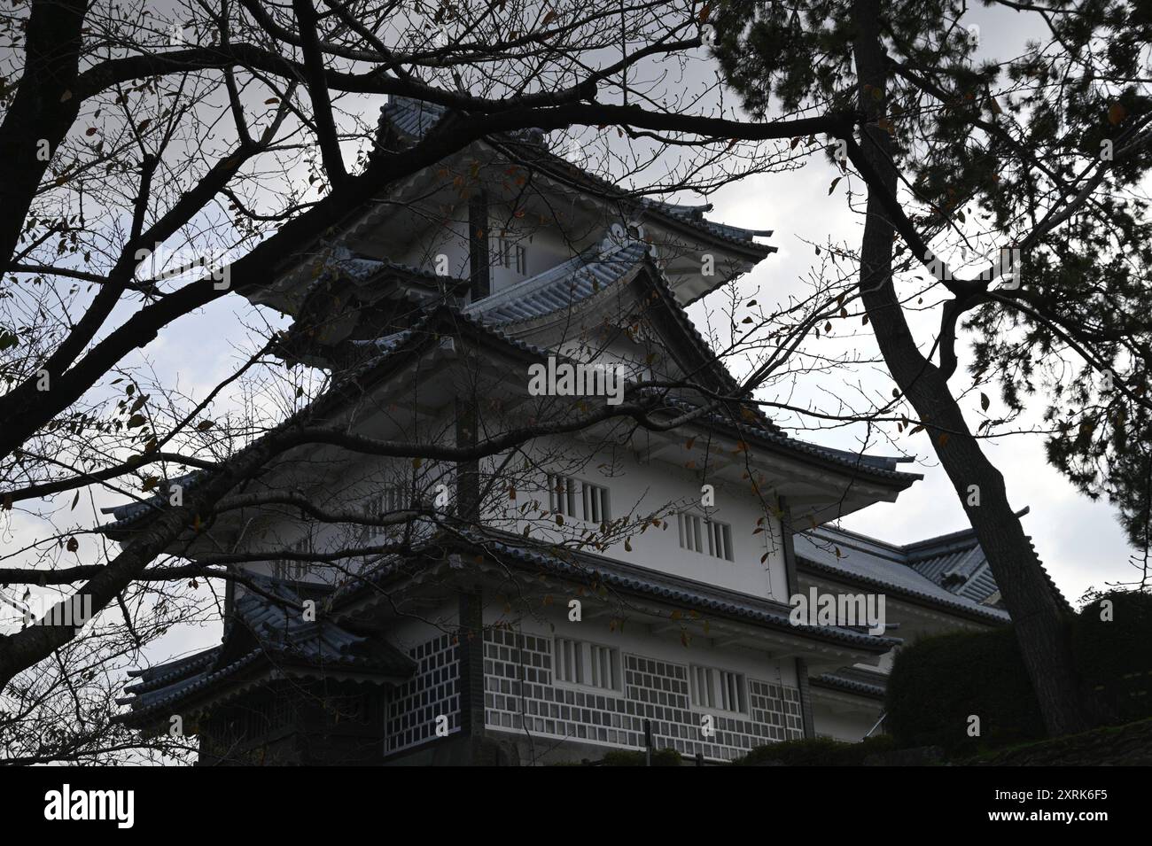 Landscape with scenic view of the Hashizume-mon Tsuzuki Yagura ...