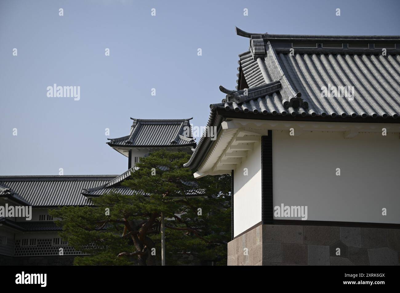 Architectural detail of the Hashizume-mon Tsuzuki Yagura watchtower on ...