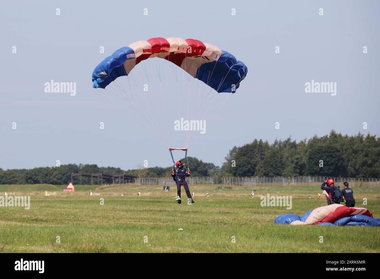 Fairford, UK. 19 JUL, 2024. RAF Falcons, the RAF Parachute Display team ...