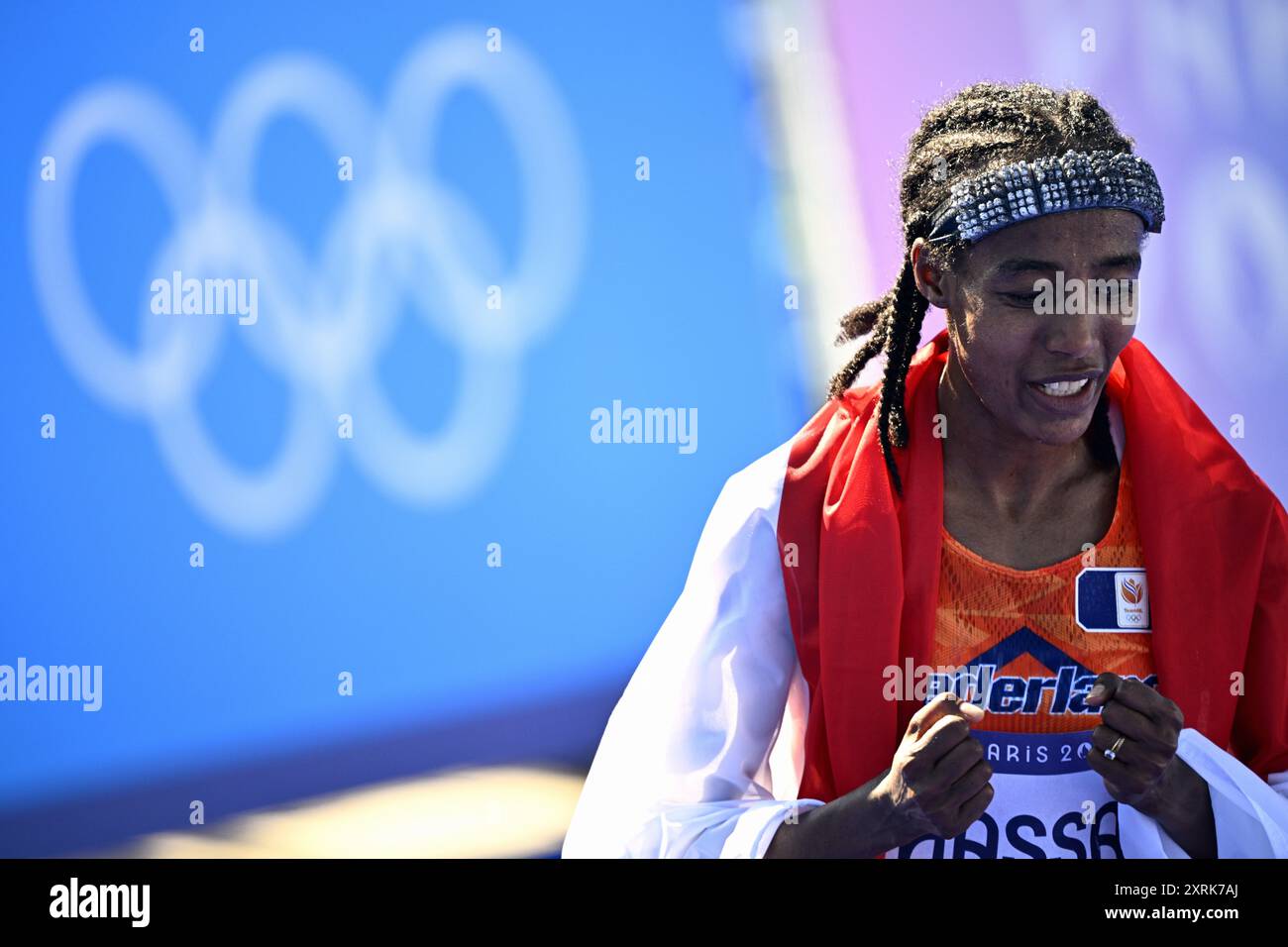 Paris, France. 11th Aug, 2024. Dutch Sifan Hassan celebrates as she ...