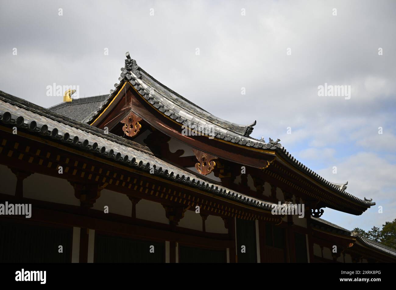 Japanese shrine roof bell hi-res stock photography and images - Alamy