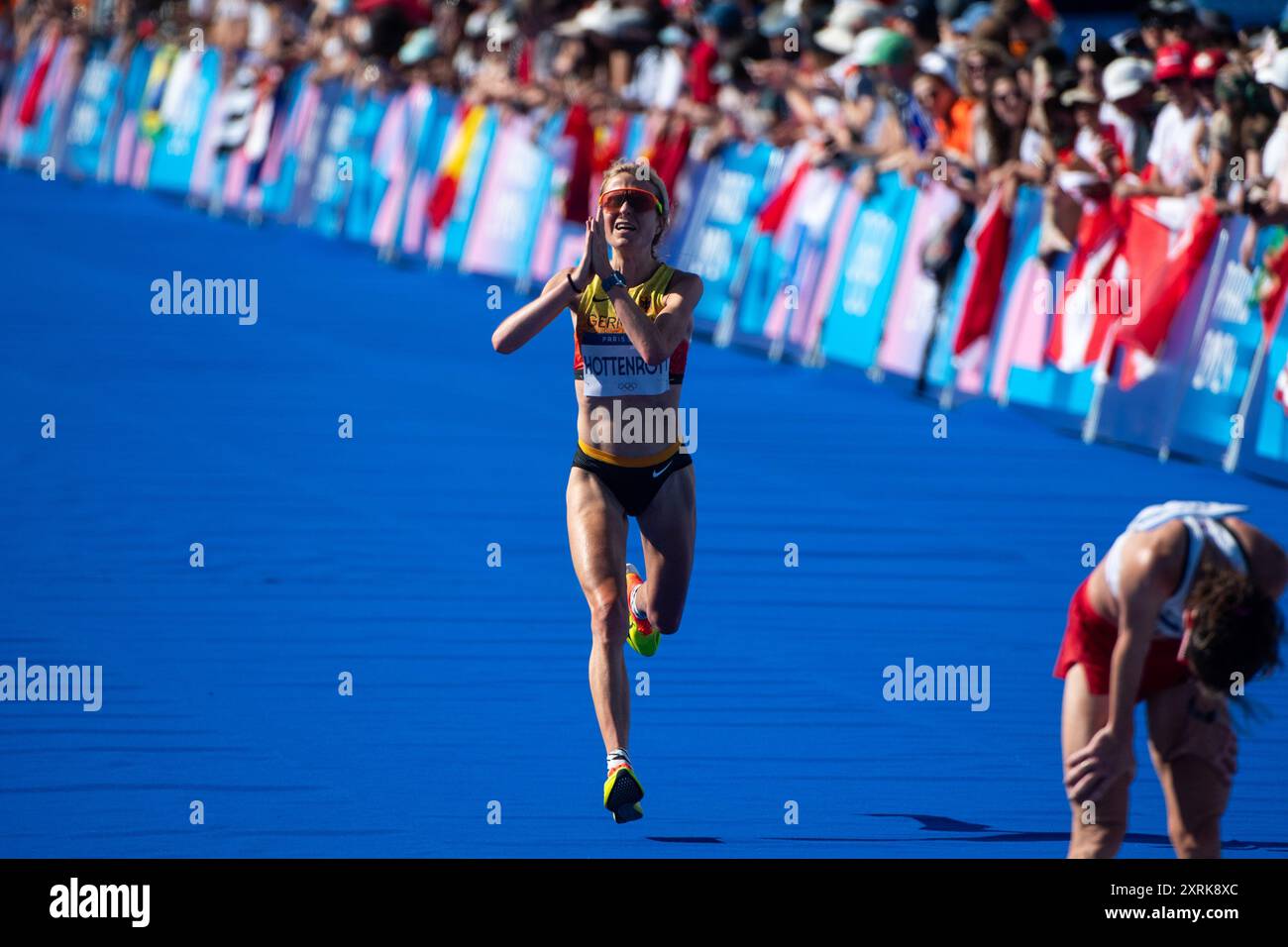 HOTTENROTT Laura (Deutschland) im Ziel, Marathon Frauen, FRA ...