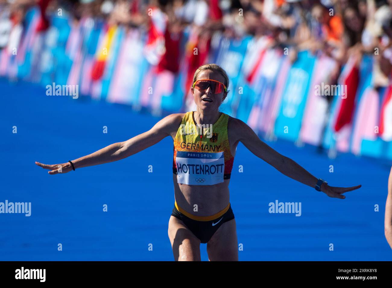 HOTTENROTT Laura (Deutschland) im Ziel, Marathon Frauen, FRA ...