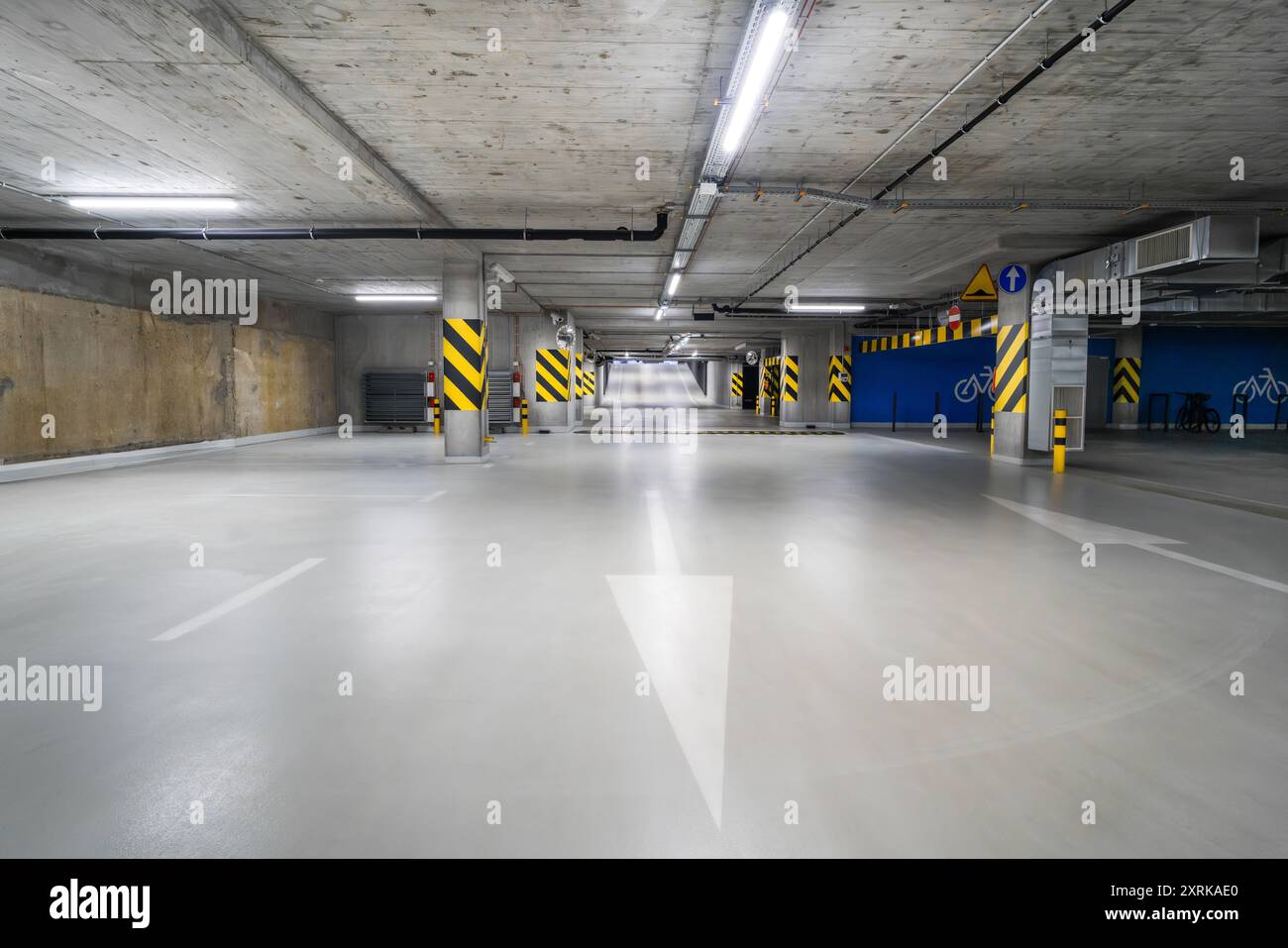 Sign parking lot no entry hi-res stock photography and images - Alamy